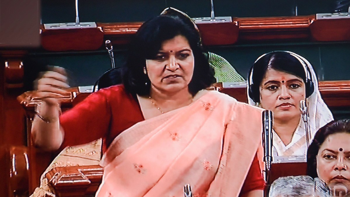 MLA अपराजिता सारंगी ने गैर उड़िया लोगों को संरक्षण देने का लगाया आरोप ...