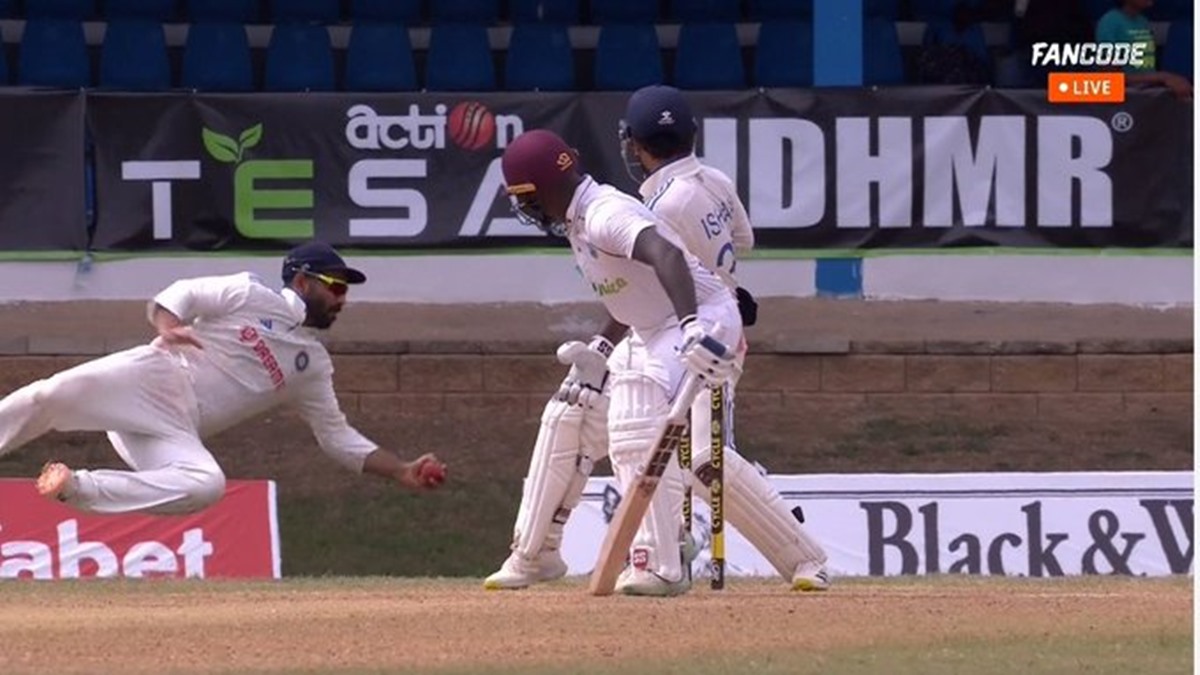 VIDEO: अजिंक्य रहाणे ने एक हाथ से लपका कमाल का कैच, हवा में सुपरमैन की उछले, बल्लेबाज भी हैरान ...