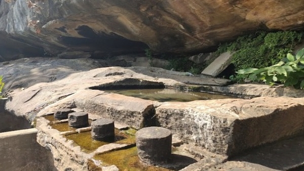 'पांडव वन' जहां प्राकृति 5 हजार साल से कर रही 12 शिवलिंग का 365 दिन ...