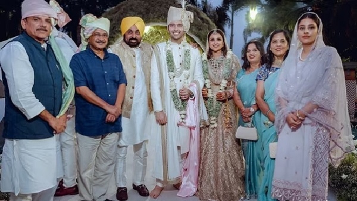 Parineeti-Raghav: बारातियों को देखकर चिल्लाने लगती हैं परिणीति चोपड़ा ...