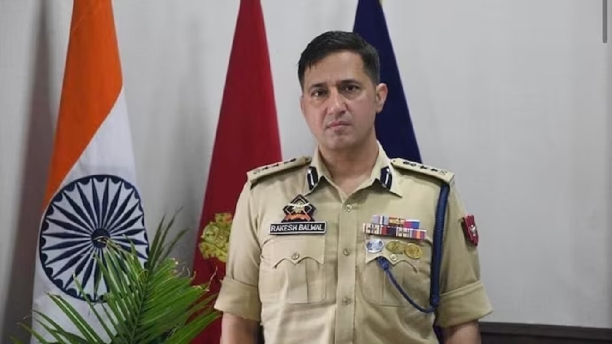 मणिपुर में हिंसा के बीच वापस बुलाए गए IPS राकेश बलवाल, जानें कौन है यह ...