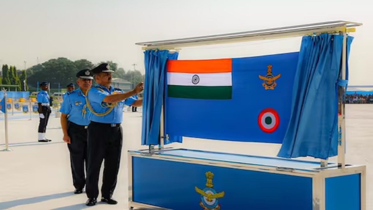 Air force New Flag: बदल गया भारतीय वायुसेना का फ्लैग, 72 साल के बाद नए ...
