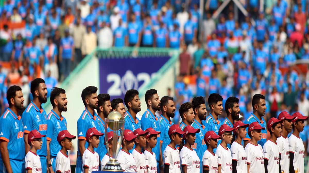 IND vs ENG: इंग्लैंड के खिलाफ काली पट्टी बांधकर मैदान पर क्यों उतरे ...
