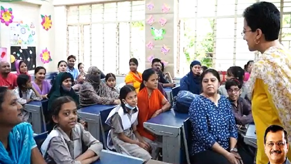 दिल्ली के सरकारी और एमसीडी स्कूलों में Mega PTM का आयोजन | Mega PTM in ...