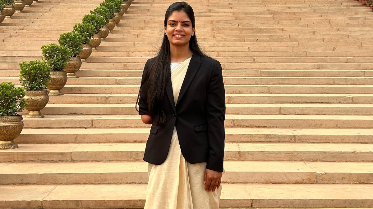 Neha Saini Success Story: मैकेनिक की बेटी बनी IES अफसर, बचपन में एक हाथ ...