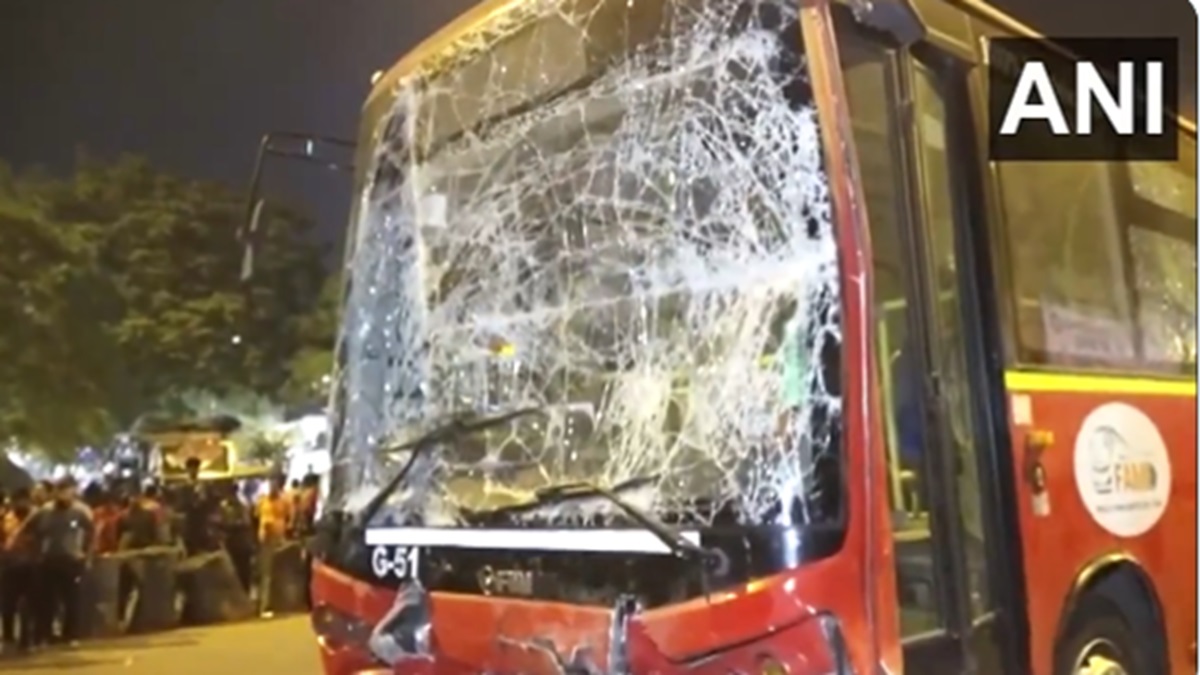 गुजरात के सूरत में बड़ा सड़क हादसा, एक की मौत, 8 घायल | Major road ...