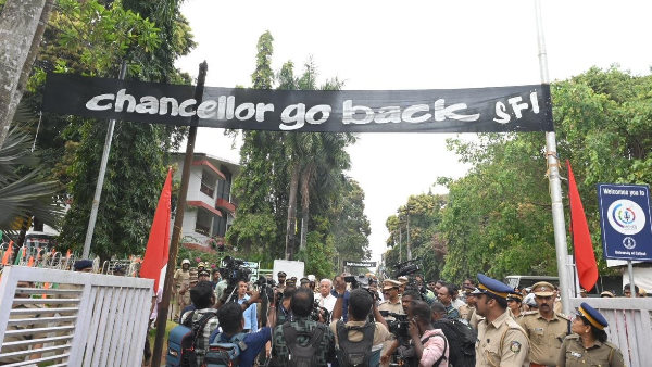 SFI ने राज्यपाल के खिलाफ लगाए बैनर और पोस्टर, आरिफ मोहम्मद खान बोले- ये ...