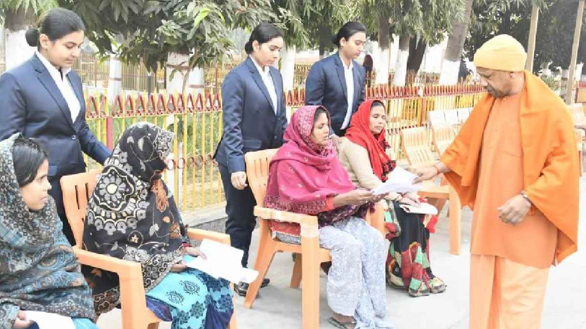 CM Yogi Adityanath: जनता दरबार में फरियादी से बोले सीएम योगी- 'दोषियों ...