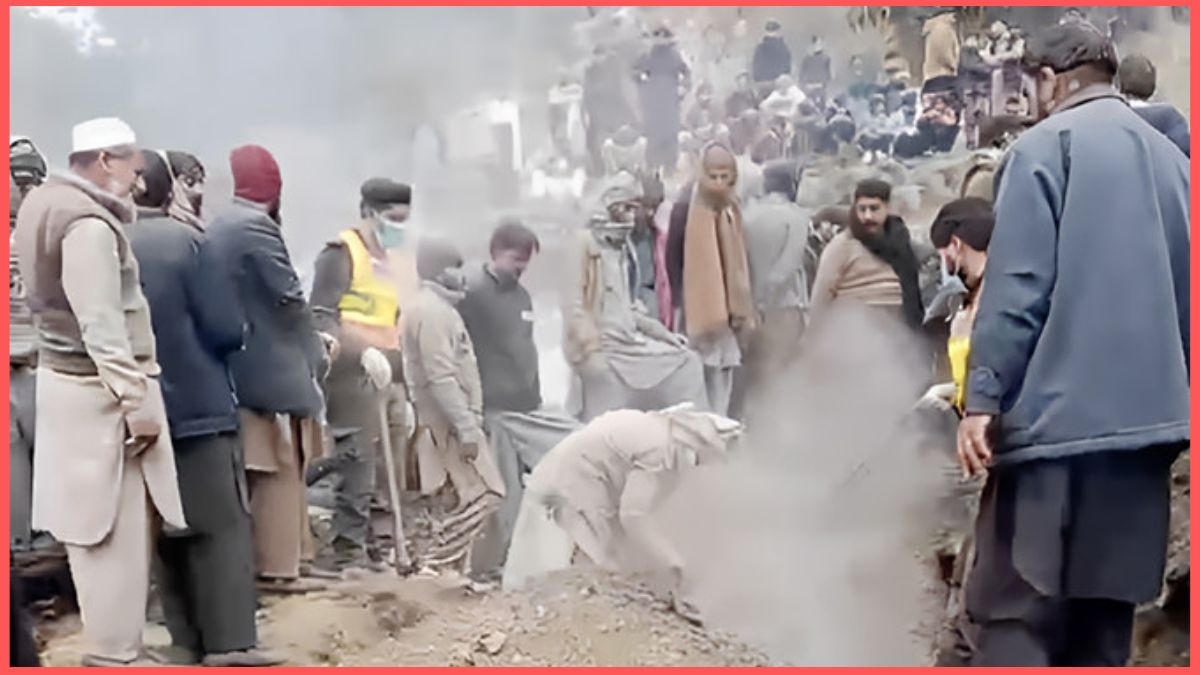 Pakistan: छत गिरने से महिला और उसके 8 बच्चों की मौत, शॉर्ट सर्किट से घर ...