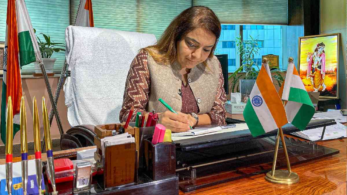 Delhi: कच्ची कॉलोनियों में विकास को लेकर MCD ने स्थिति की साफ, जानिए ...