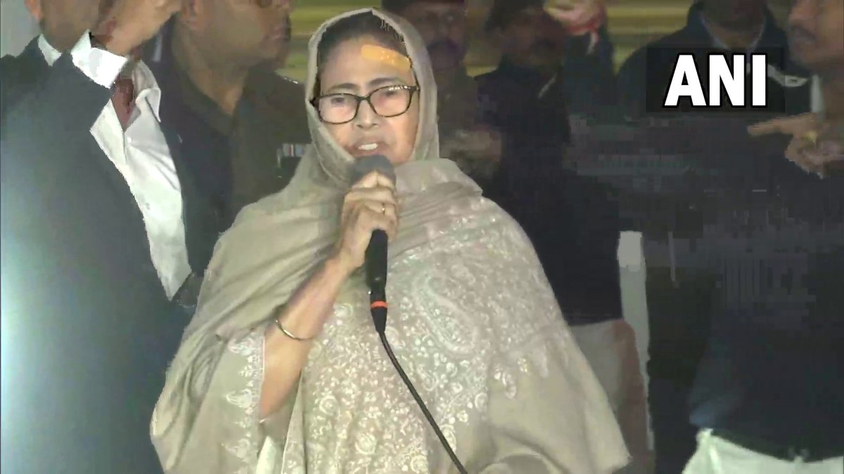 Mamata Banerjee News: एक्सीडेंट के बाद मीडिया के सामने आईं ममता बनर्जी ...