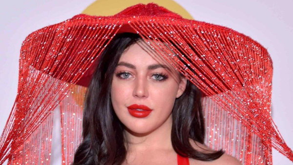 Whitney Wright: चुपचाप ईरान चली गई अमेरिकी पोर्नस्टार, किया ऐसा काम कि ...