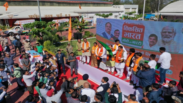 Bhopal News: CM मोहन यादव ने लोकसभा चुनाव में जीत के लिए LED प्रचार रथ ...