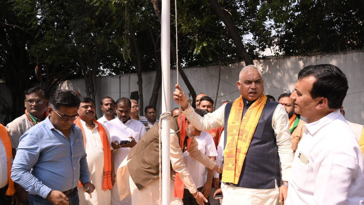 CG: एकात्म परिसर में मनाया गया भाजपा के स्थापना दिवस, शिवप्रकाश ने किया ...