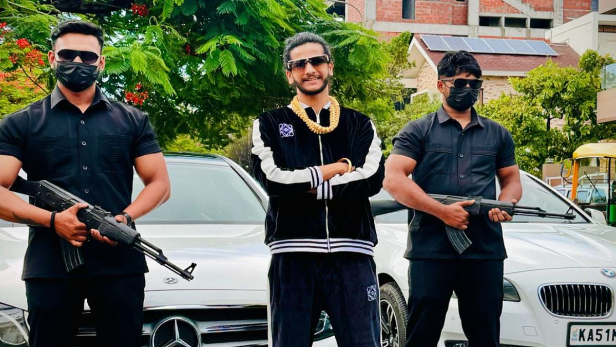 Instagram पर शोशेबाजी पड़ी भारी, नकली AK-47 लिए बॉडीगार्ड के साथ बनाई ...