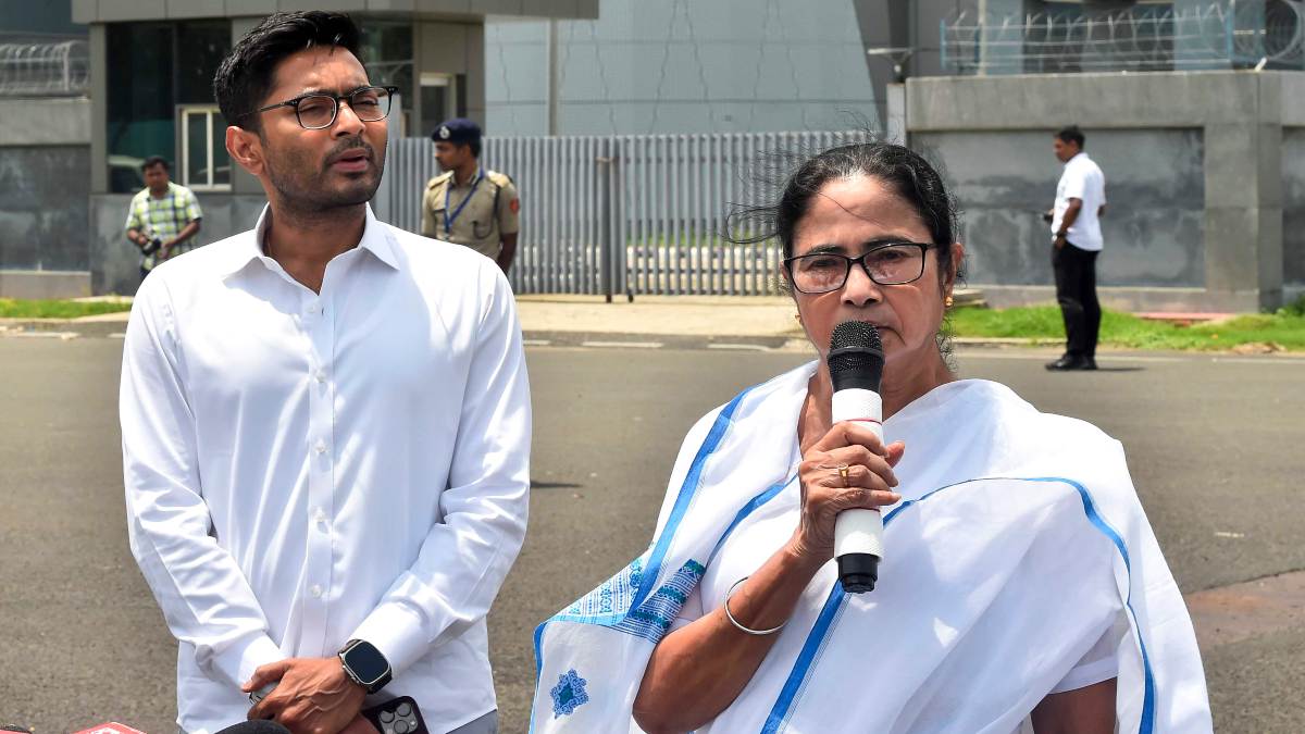 'तृणमूल छात्र परिषद' स्थापना दिवस कोलकाता की महिला डॉक्टर को समर्पित ...