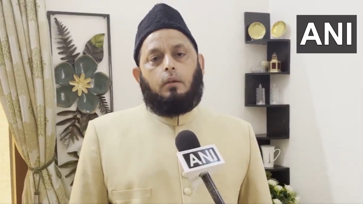 वक्फ बोर्ड में संशोधन की चर्चाओं पर ओवैसी के बाद भड़के रशीद फरंगी महली, जानें क्या कहा? | AIMPLB ...