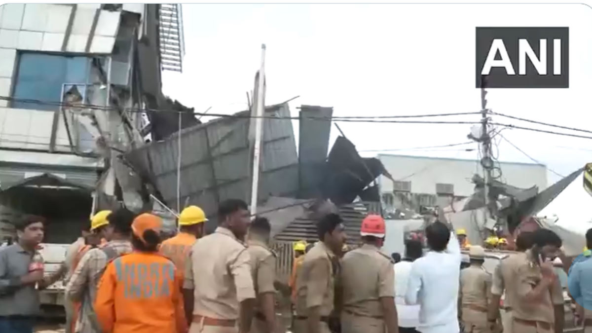 Lucknow Building Collapse: लखनऊ में भरभराकर कर गिरी तीन मंजिला इमारत, 8 ...