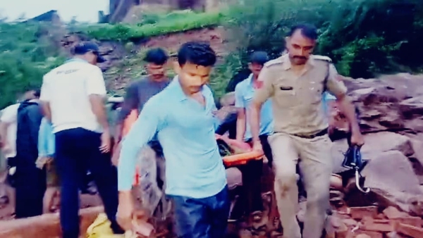 Datia News: दतिया में 400 साल पुरानी दीवार गिरने से 5 की मौत, सभी मृतक ...