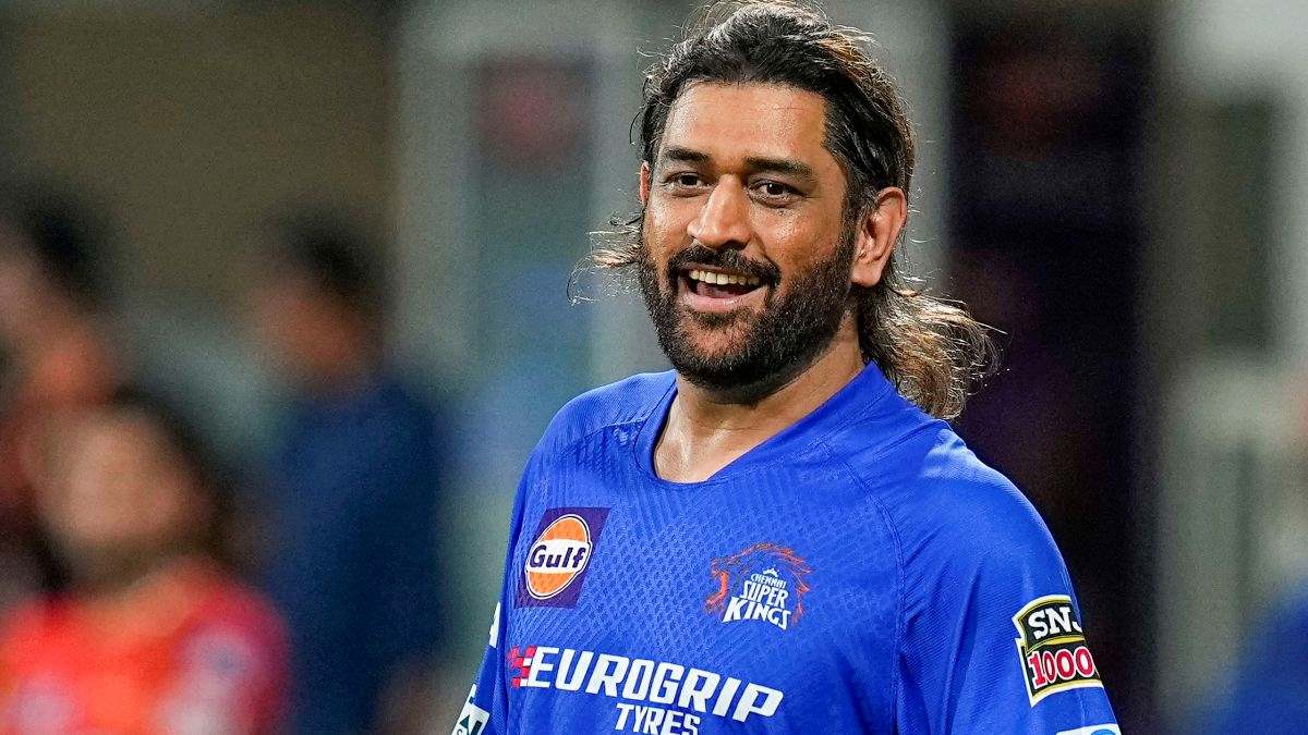 धोनी से मिलने 1200 किलोमीटर साइकिल से गया फैन, घर के बाहर कई दिनों ...