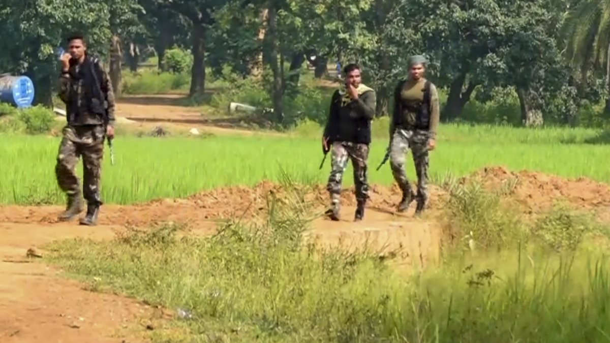 झारखंड में एक परिवार के तीन लोगों के सिर किए धड़ से अलग, फिर अर्द्धनग्न ...