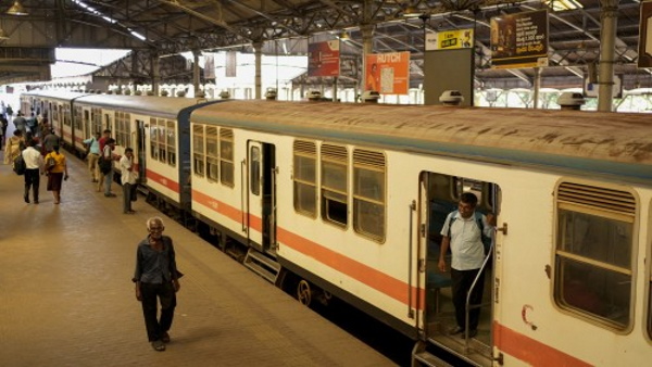 एक महीने में तीसरी बार IRCTC फिर डाउन, यात्रियों को हो रही भारी परेशानी ...