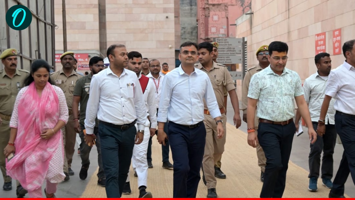 Varanasi New DM: वाराणसी पहुंचे नए डीएम सत्येंद्र कुमार, बोले- विकास योजनाओं में पारदर्शिता होगी ...