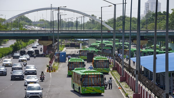 दिल्ली में शुरू हुई DEVI इलेक्ट्रिक बस सेवा, कौन-कौन कर सकेगा FREE सफर ...