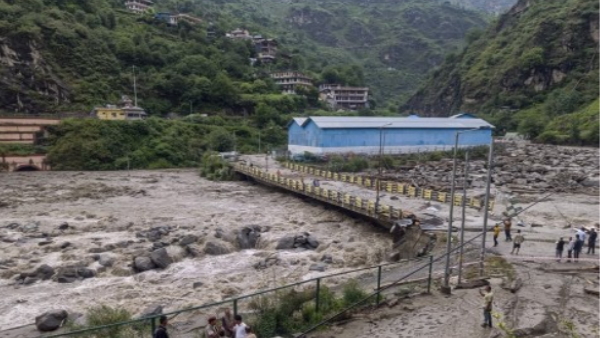 हिमाचल प्रदेश में बादल फटने से कई जगहों पर आई बाढ़, 2 लोगों की मौत, 20 के बहने की आशंका ...
