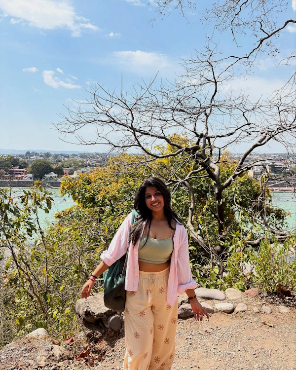 IAS आस्था सिंह: 21 की उम्र में UPSC क्रैक करने से क्या फायदा, कलेक्टर के बाद कौन-कौन से ताकतवर ...