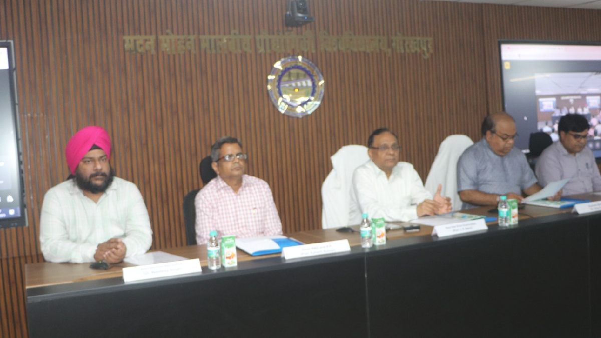 MMMUT: इंडियन इंस्टीट्यूट ऑफ मास कम्युनिकेशन के निदेशक ने बताया ...