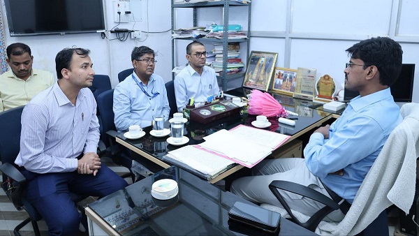 Patna News: पदभार संभालते ही एक्शन मोड में पटना डीएम IAS Dr. Thiyagarajan SM, किया औचक निरीक्षण ...