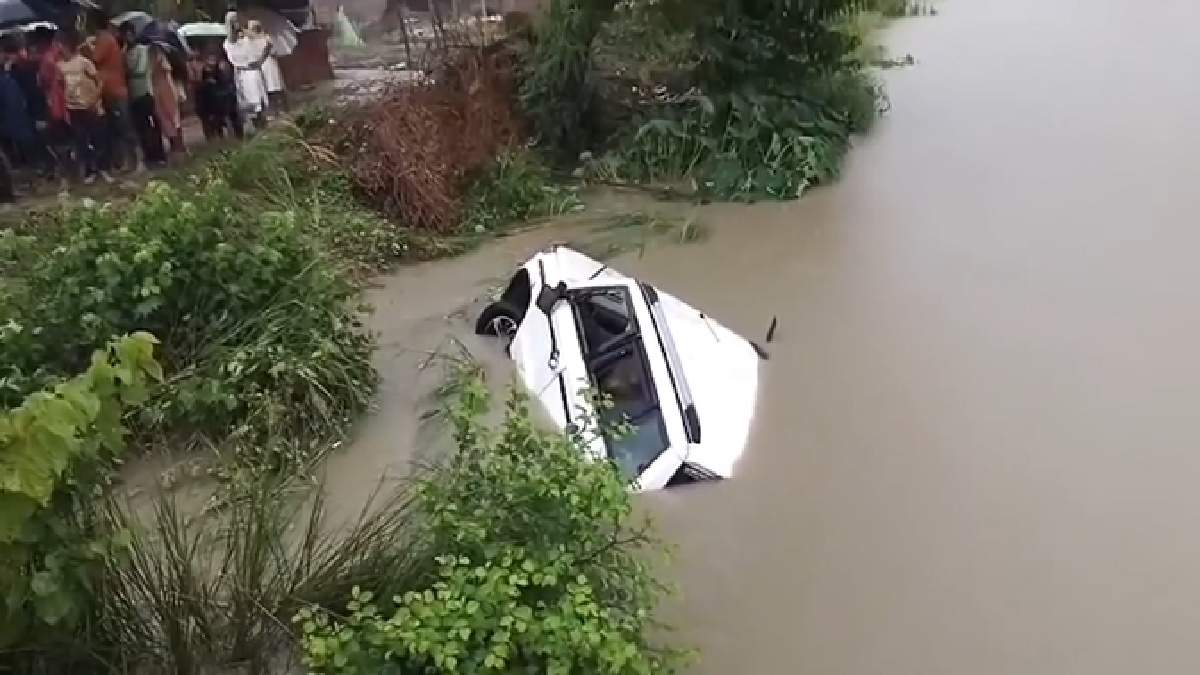 UP: गोंडा में दर्दनाक हादसा! नहर में समाई बोलेरो, 11 श्रद्धालुओं की मौत, CM योगी का 5-5 लाख ...