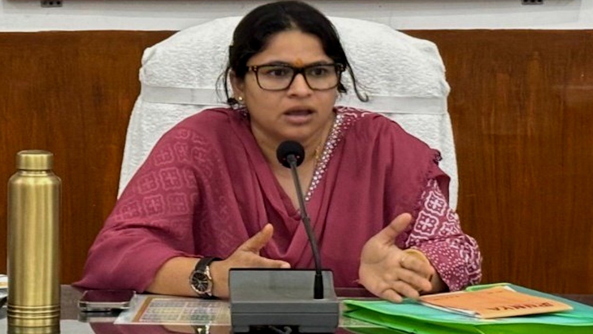 IAS Priyanka Niranjan: कौन हैं गोंडा की नई DM, जो UPSC में 4 बार फेल ...