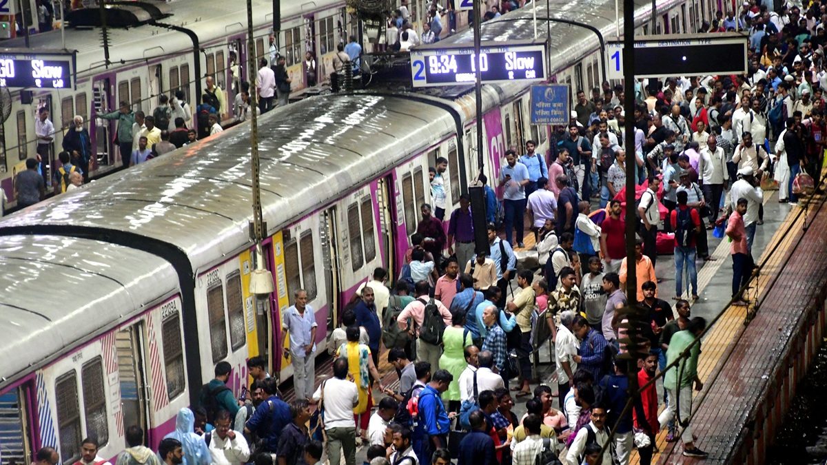 Mumbai Local में CVVRS लागू होने से बदलेगी तस्वीर, जानें AI तकनीक कैसे ...