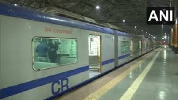 Mumbai Local Train: मुंबई लोकल ट्रेन के ऑटोमेटिक गेट केवल स्‍टेशनों में ...