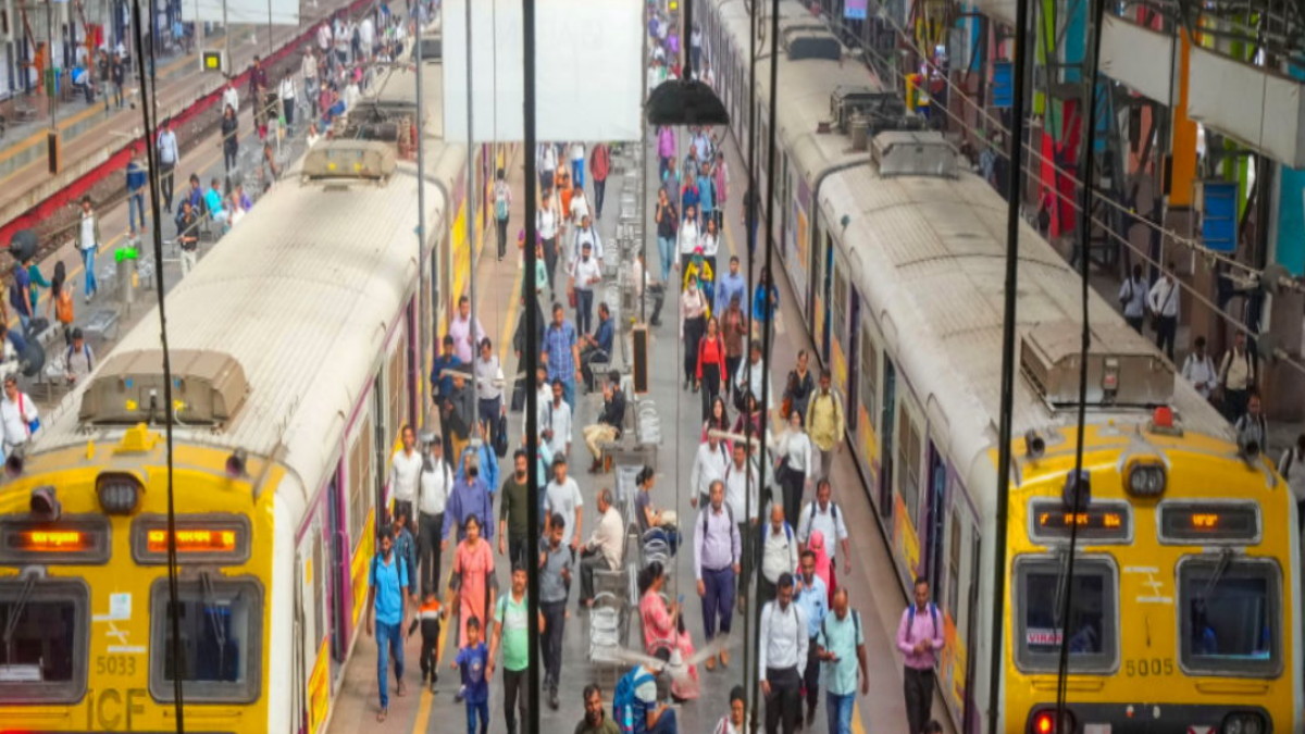 Mumbai local train: मुंबई लोकल में यात्री होंगे सुरक्षित, ट्रेनों को ...
