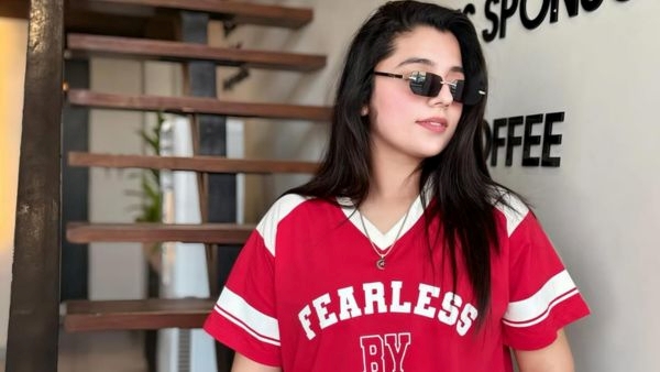 Eyman Fatima: खूबसूरती में एक्ट्रेसेस को भी मात देती हैं ये पाकिस्तानी ...