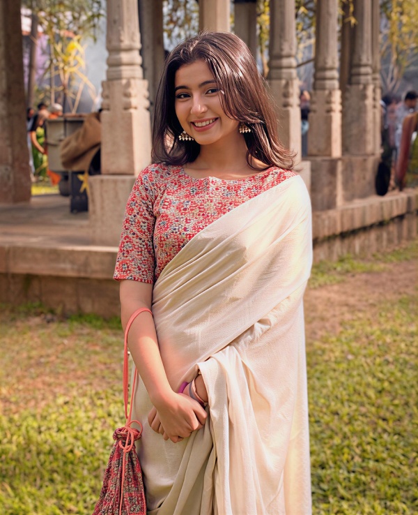 Sara Arjun कौन हैं? 20 साल छोटी हसीना को देख पिघल गए Ranveer Singh ...