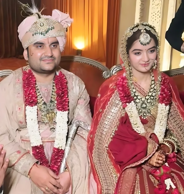 Indresh Upadhyay Wife: क्या कथावाचक इंद्रेश की पत्नी Shipra शर्मा की हो चुकी हैं 2 शादियां? सच ...