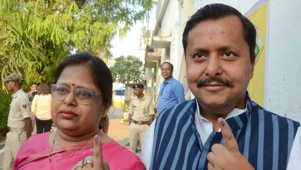 Love Story: बहुत पढ़ी लिखी हैं Nitin Nabin की पत्नी, जानें कहां से शुरू हुई थी प्रेम कहानी ...