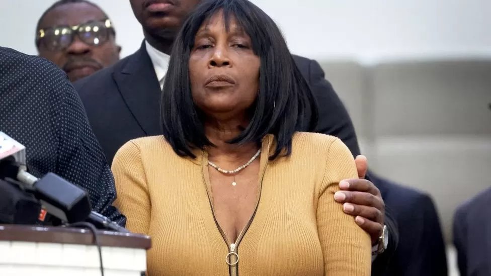 अमेरिका: टायरी निकोल्स की मौत के बाद चर्चा में जॉर्ज फ़्लॉयड, पुलिस ...