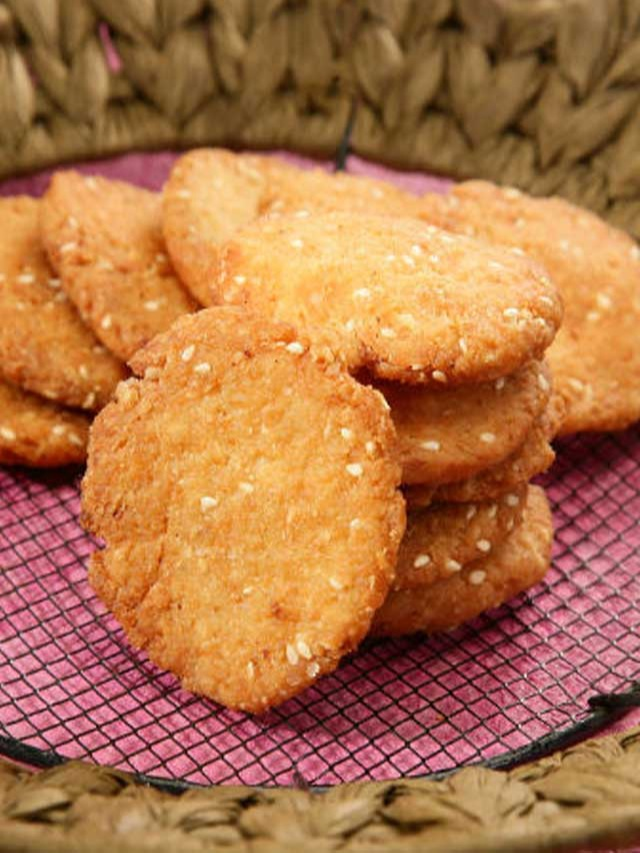 How to make Thekua at home