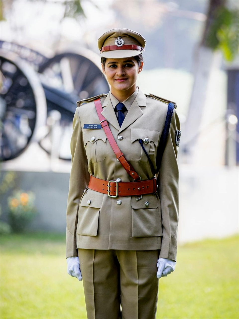 IPS Navjot Simi : खाकी वर्दी वाला Viral Look