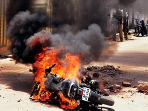 Another Riots in Hyderabad | Curfew Imposed | Hindu Muslims Fight ...