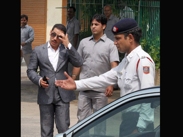 Arun Nehru cremated, Sonia's grandson performs final rites - Oneindia News