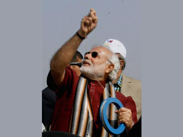 Pics: Narendra Modi, Nitish Kumar flaunt their kite-flying skills ...