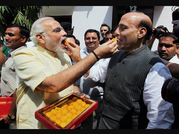 Women empowerment over 'chai': Narendra Modi - Oneindia News