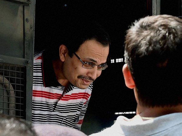 Mamata Banerjee 'biggest beneficiary' of Saradha scam, says Kunal Ghosh - Oneindia News