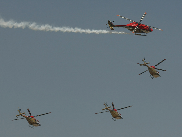 IAF’s Sarang Helicopter Display Team to set hearts flutter - Oneindia News